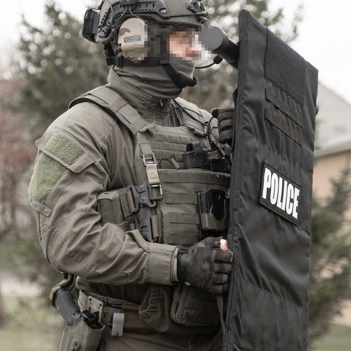 Black plate carrier store